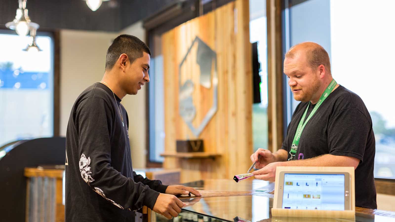 7 Crucial Things All Budtenders Should Know 7 Crucial Things All Budtenders Should Know
